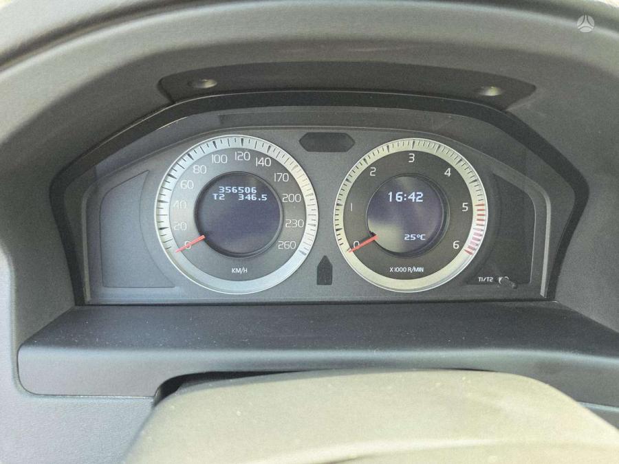 Brūns Volvo XC70 2009 Viļņa, ar dzinēja tilpumu 2.40 L un nobraukumu 356 tūkst. km par 6500 €, foto 17 vietnē AUTOMOTO.COM.LV