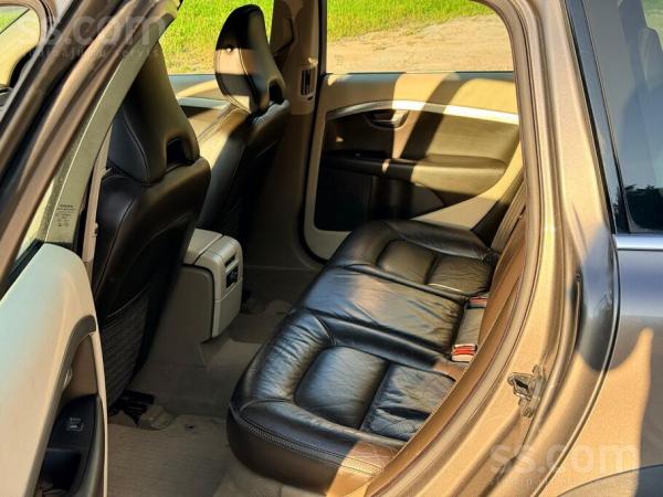Brūns Volvo XC70 2009 Rīga, ar dzinēja tilpumu 2.40 L un nobraukumu 355 tūkst. km par 4840 €, foto 8 vietnē AUTOMOTO.COM.LV