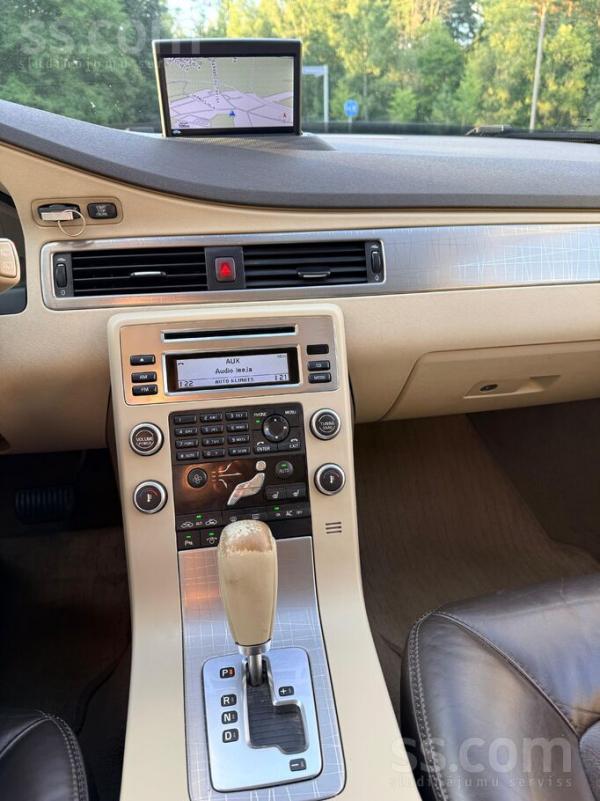 Brūns Volvo XC70 2009 Rīga, ar dzinēja tilpumu 2.40 L un nobraukumu 355 tūkst. km par 4840 €, foto 11 vietnē AUTOMOTO.COM.LV