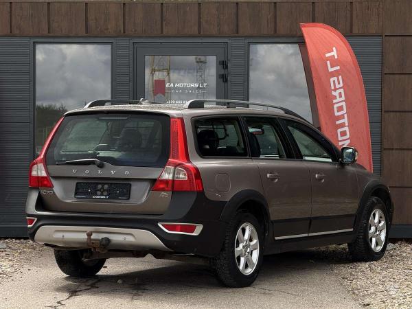 Volvo XC70 2009 in Vilnius on AUTOMOTO.COM.LV Brown Volvo XC70 2009 in Vilnius, with an engine capacity of 2.40 L and mileage of 410 thousand km for 4600 €, photo 6 on AUTOMOTO.COM.LV