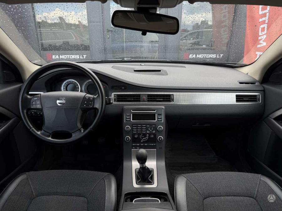 Brown Volvo XC70 2009 in Vilnius, with an engine capacity of 2.40 L and mileage of 410 thousand km for 4600 €, photo 13 on AUTOMOTO.COM.LV