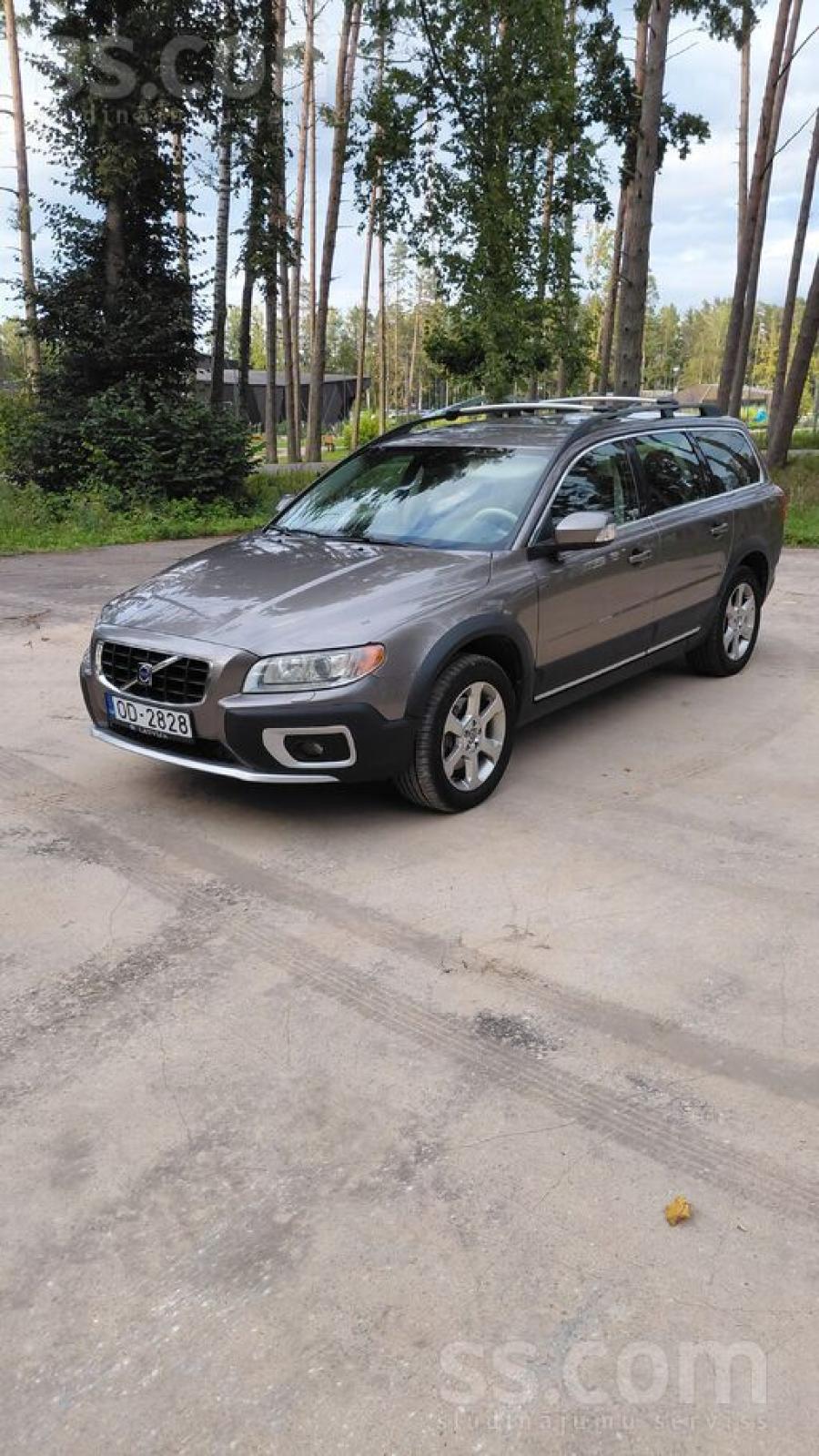 Brown Volvo XC70 2009 in Jurmala, with an engine capacity of 2.40 L and mileage of 355 thousand km for 4900 €, photo 1 on AUTOMOTO.COM.LV