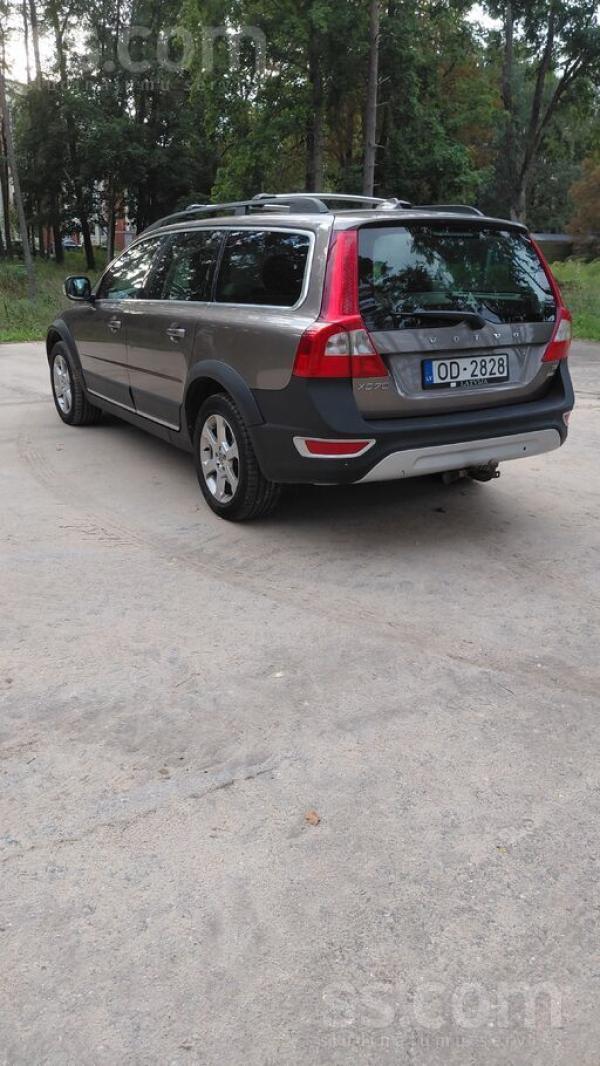 Brown Volvo XC70 2009 in Jurmala, with an engine capacity of 2.40 L and mileage of 355 thousand km for 4900 €, photo 5 on AUTOMOTO.COM.LV