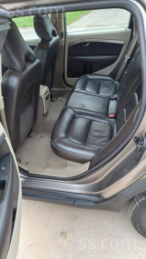 Brown Volvo XC70 2009 in Jurmala, with an engine capacity of 2.40 L and mileage of 355 thousand km for 4900 €, photo 7 on AUTOMOTO.COM.LV