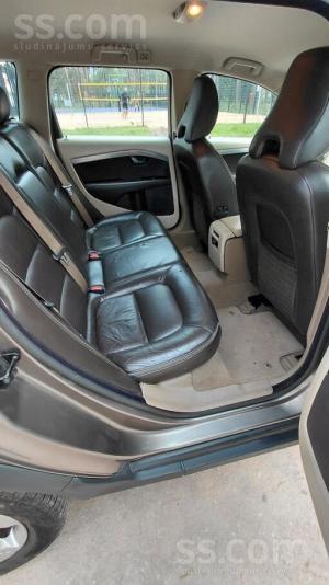 Brown Volvo XC70 2009 in Jurmala, with an engine capacity of 2.40 L and mileage of 355 thousand km for 4900 €, photo 8 on AUTOMOTO.COM.LV