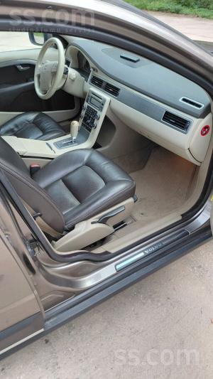 Brown Volvo XC70 2009 in Jurmala, with an engine capacity of 2.40 L and mileage of 355 thousand km for 4900 €, photo 9 on AUTOMOTO.COM.LV