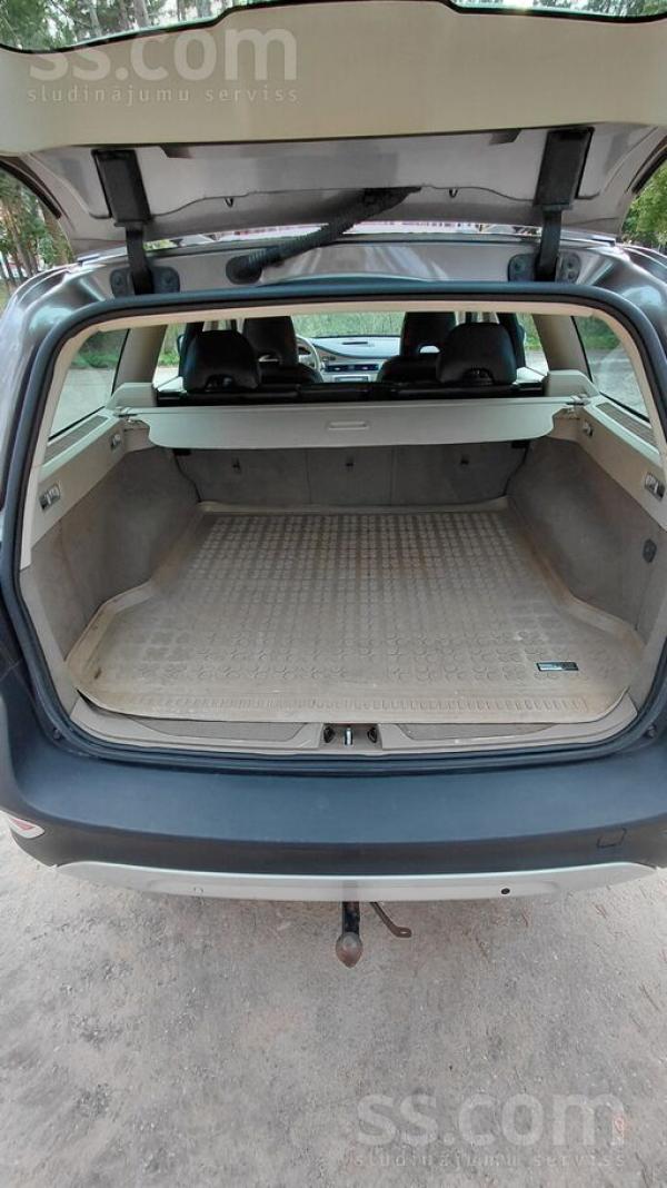 Brown Volvo XC70 2009 in Jurmala, with an engine capacity of 2.40 L and mileage of 355 thousand km for 4900 €, photo 10 on AUTOMOTO.COM.LV