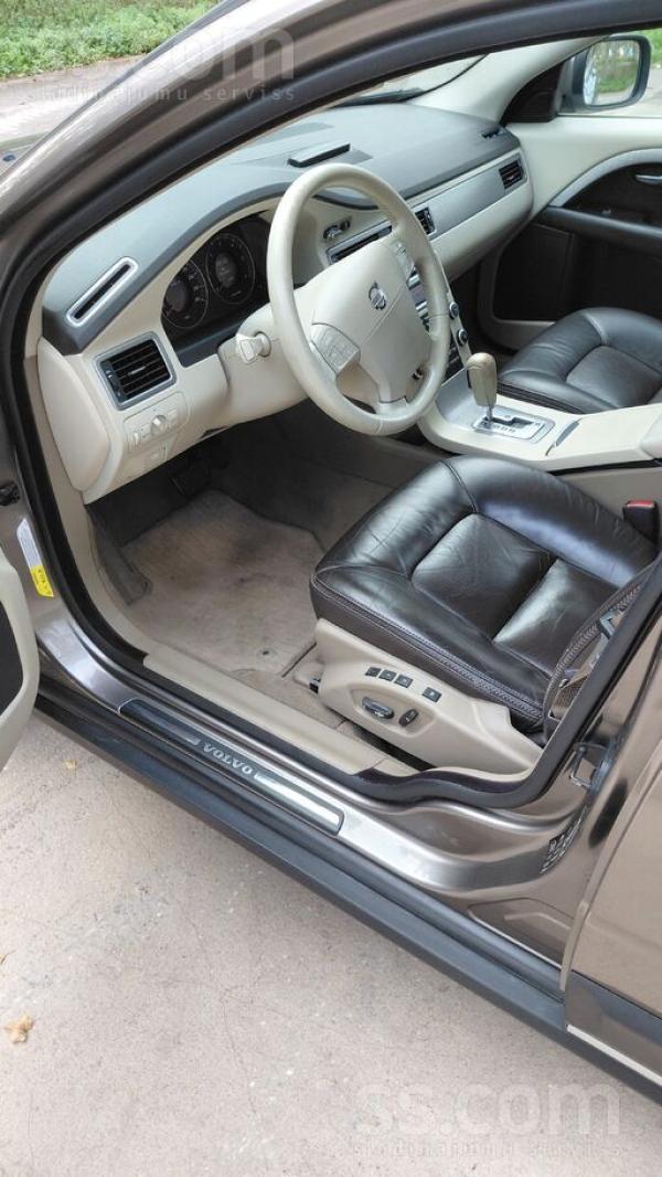 Brown Volvo XC70 2009 in Jurmala, with an engine capacity of 2.40 L and mileage of 355 thousand km for 4900 €, photo 11 on AUTOMOTO.COM.LV