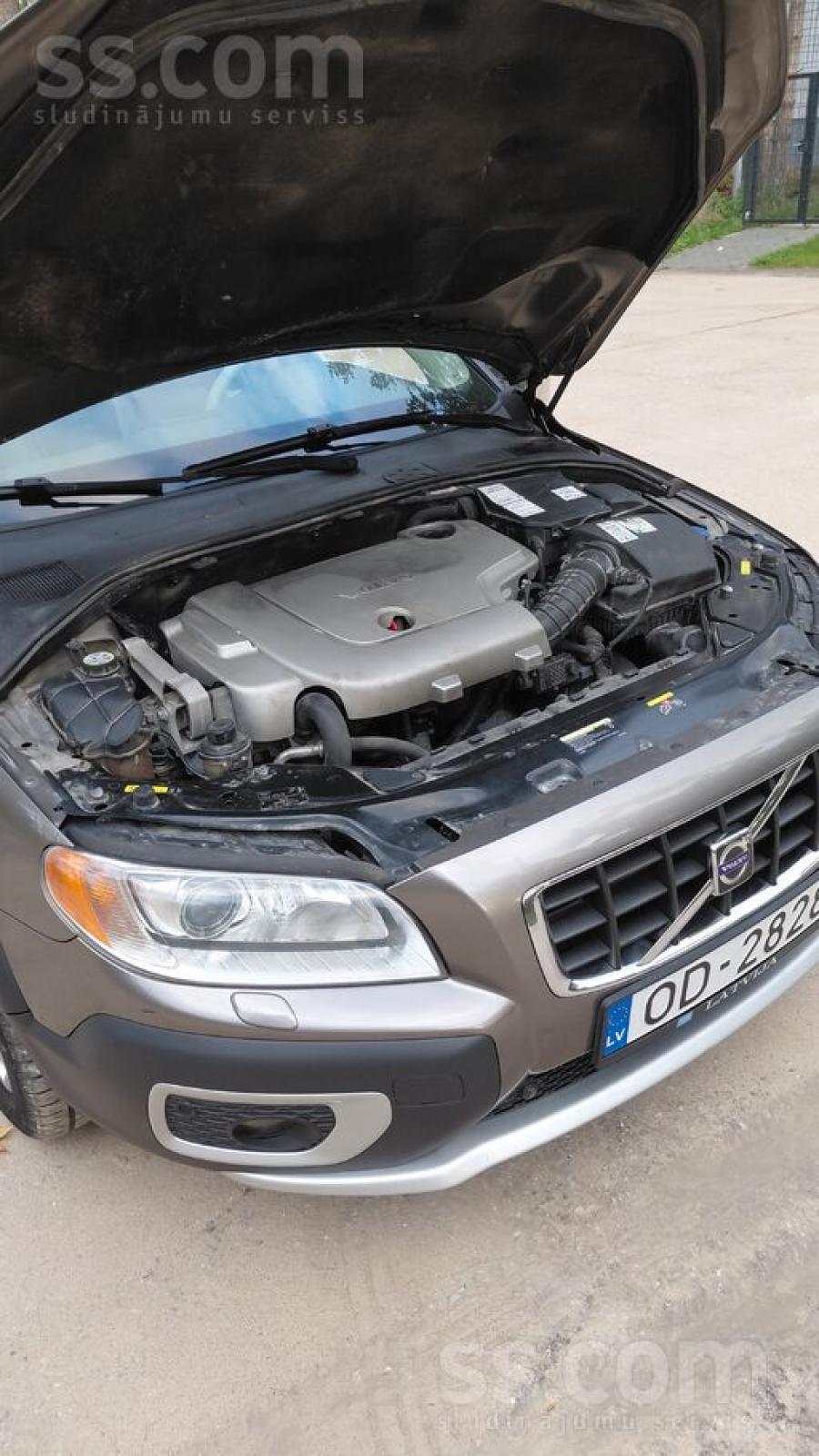 Brown Volvo XC70 2009 in Jurmala, with an engine capacity of 2.40 L and mileage of 355 thousand km for 4900 €, photo 12 on AUTOMOTO.COM.LV