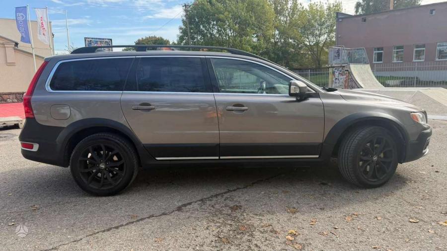 Brūns Volvo XC70 2009 Ukmergė, ar dzinēja tilpumu 2.40 L un nobraukumu 322 tūkst. km par 5550 €, foto 3 vietnē AUTOMOTO.COM.LV