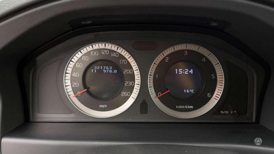 Brūns Volvo XC70 2009 Ukmergė, ar dzinēja tilpumu 2.40 L un nobraukumu 322 tūkst. km par 5550 €, foto 12 vietnē AUTOMOTO.COM.LV