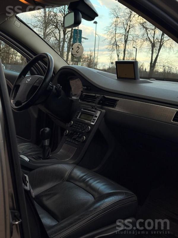 Brūns Volvo XC70 2009 Dobele, ar dzinēja tilpumu 2.40 L un nobraukumu 330 tūkst. km par 5500 €, foto 7 vietnē AUTOMOTO.COM.LV