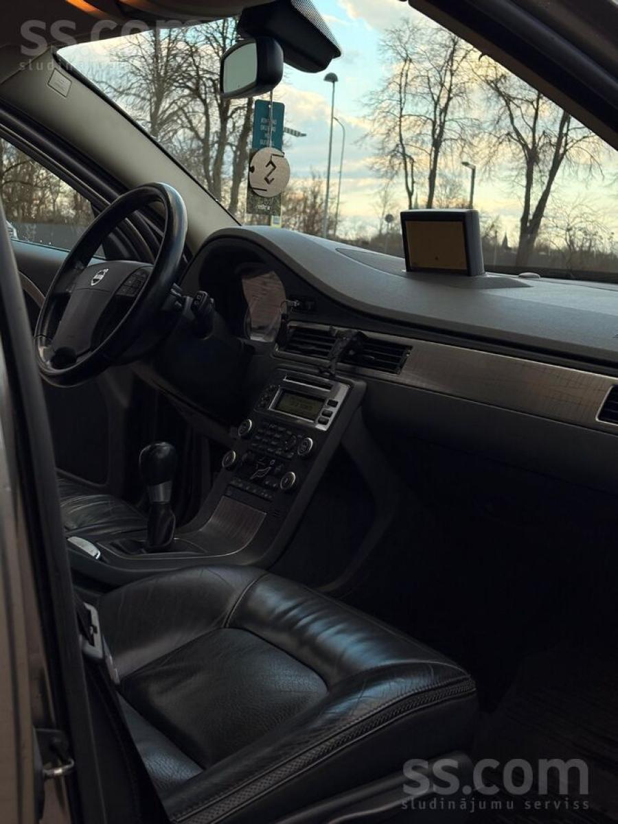 Brūns Volvo XC70 2009 Dobele, ar dzinēja tilpumu 2.40 L un nobraukumu 330 tūkst. km par 5500 €, foto 7 vietnē AUTOMOTO.COM.LV