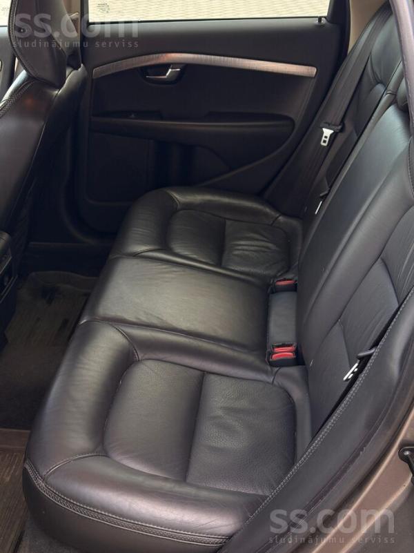 Brūns Volvo XC70 2009 Dobele, ar dzinēja tilpumu 2.40 L un nobraukumu 330 tūkst. km par 5500 €, foto 8 vietnē AUTOMOTO.COM.LV