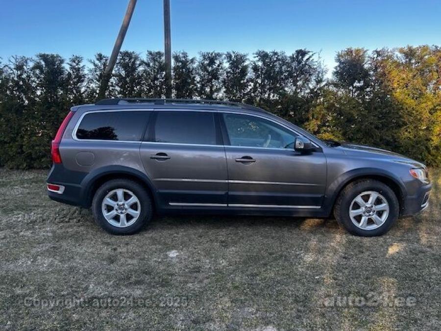 Brūns Volvo XC70 2010 Tallina, ar dzinēja tilpumu 2.40 L un nobraukumu 287 tūkst. km par 7690 €, foto 1 vietnē AUTOMOTO.COM.LV