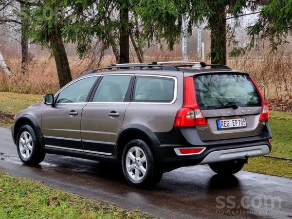 Brown Volvo XC70 2010 in Riga, with an engine capacity of 2.40 L and mileage of 350 thousand km for 6350 €, photo 3 on AUTOMOTO.COM.LV