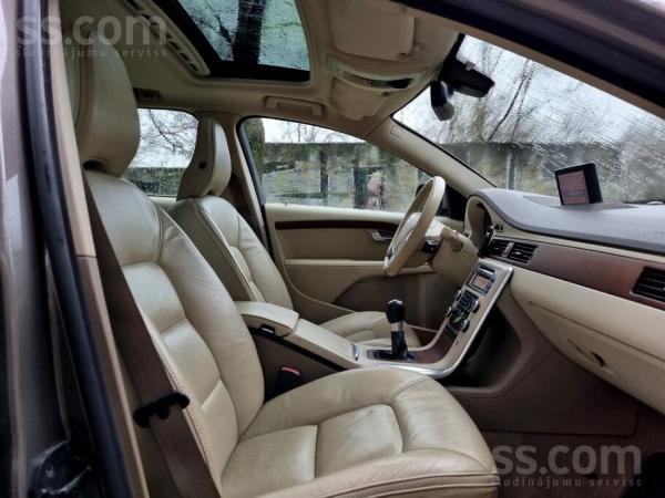 Brown Volvo XC70 2010 in Riga, with an engine capacity of 2.40 L and mileage of 350 thousand km for 6350 €, photo 7 on AUTOMOTO.COM.LV