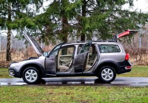 Brūns Volvo XC70 2010 Rīga, ar dzinēja tilpumu 2.40 L un nobraukumu 350 tūkst. km par 6350 €, foto 9 vietnē AUTOMOTO.COM.LV