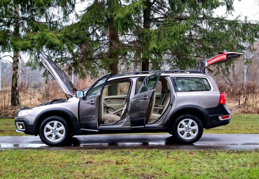Brūns Volvo XC70 2010 Rīga, ar dzinēja tilpumu 2.40 L un nobraukumu 350 tūkst. km par 6350 €, foto 9 vietnē AUTOMOTO.COM.LV