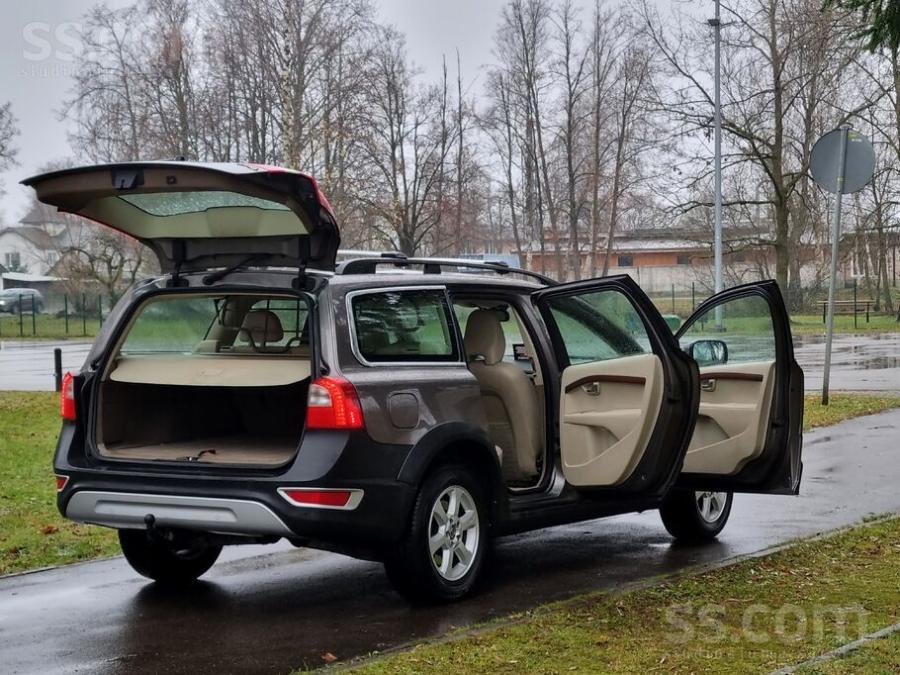 Brūns Volvo XC70 2010 Rīga, ar dzinēja tilpumu 2.40 L un nobraukumu 350 tūkst. km par 6350 €, foto 19 vietnē AUTOMOTO.COM.LV