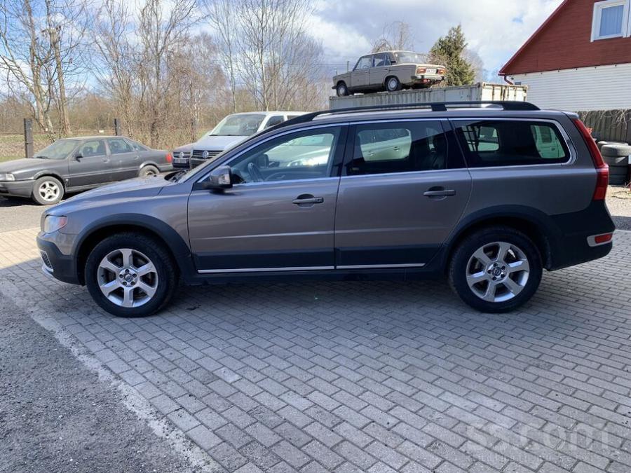 Brown Volvo XC70 2010 in Riga, with an engine capacity of 2.40 L and mileage of 0 thousand km for 6700 €, photo 4 on AUTOMOTO.COM.LV