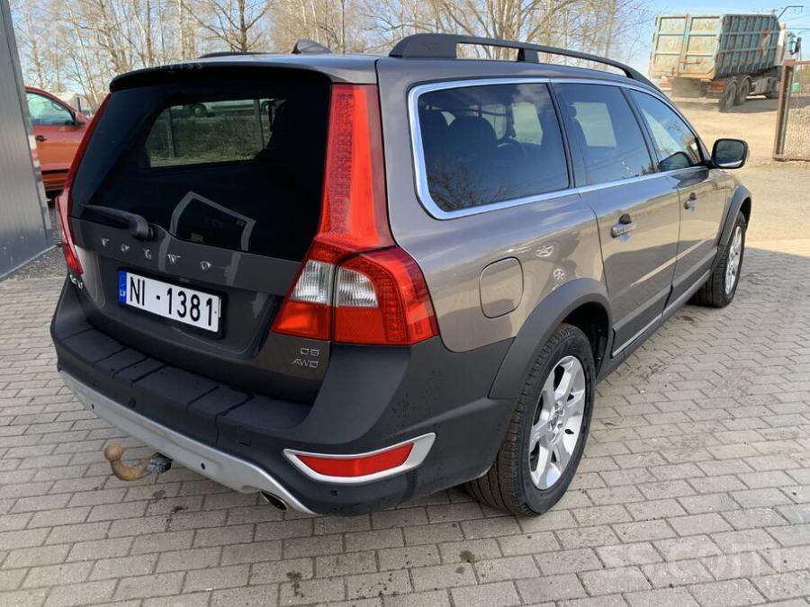 Brown Volvo XC70 2010 in Riga, with an engine capacity of 2.40 L and mileage of 0 thousand km for 6700 €, photo 6 on AUTOMOTO.COM.LV