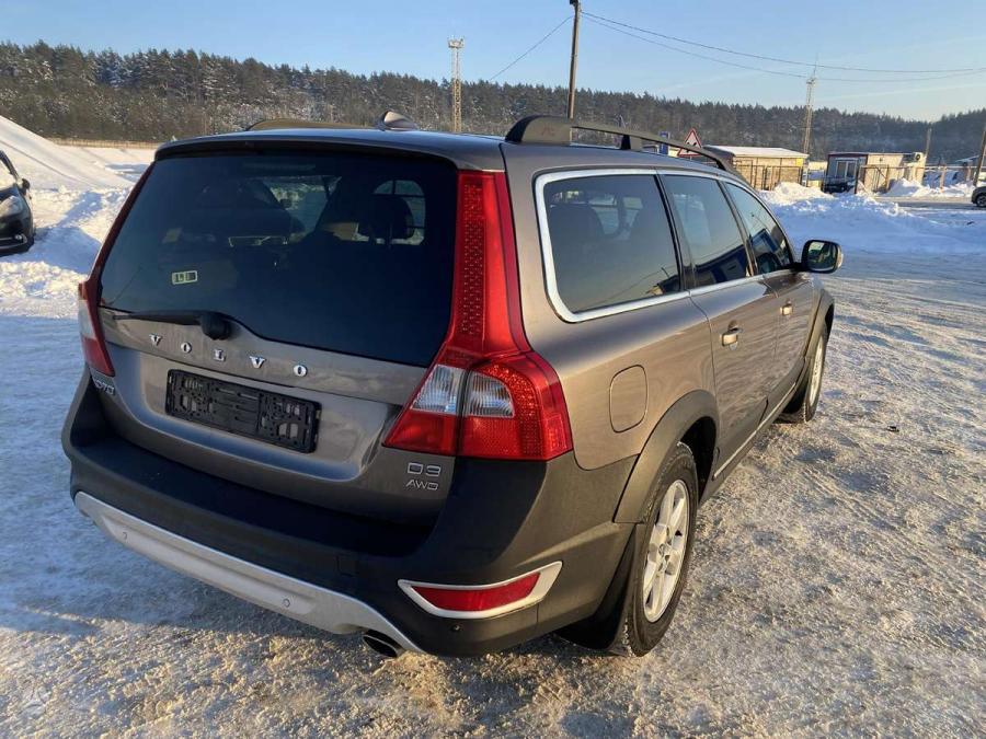 Brown Volvo XC70 2010 in Vilnius, with an engine capacity of 2.40 L and mileage of 398 thousand km for 6800 €, photo 5 on AUTOMOTO.COM.LV