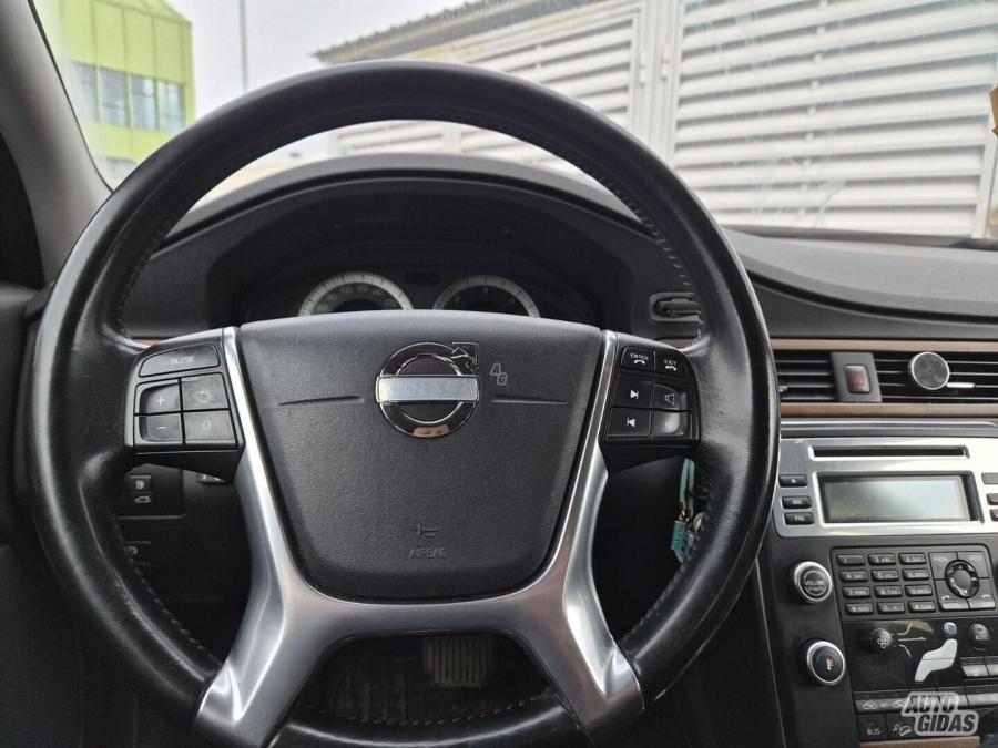 Brūns Volvo XC70 2010 Viļņa, ar dzinēja tilpumu 3.20 L un nobraukumu 341 tūkst. km par 5900 €, foto 14 vietnē AUTOMOTO.COM.LV