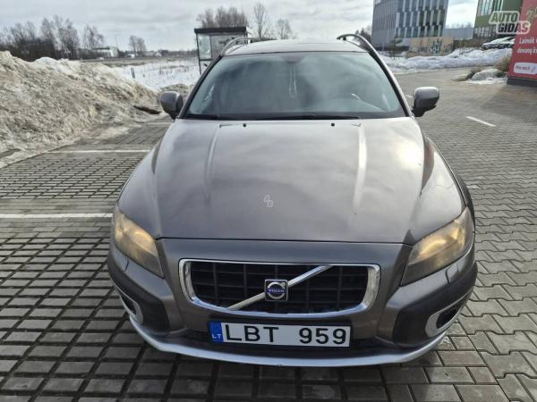 Brown Volvo XC70 2010 in Vilnius, with an engine capacity of 3.20 L and mileage of 341 thousand km for 5900 €, photo 3 on AUTOMOTO.COM.LV