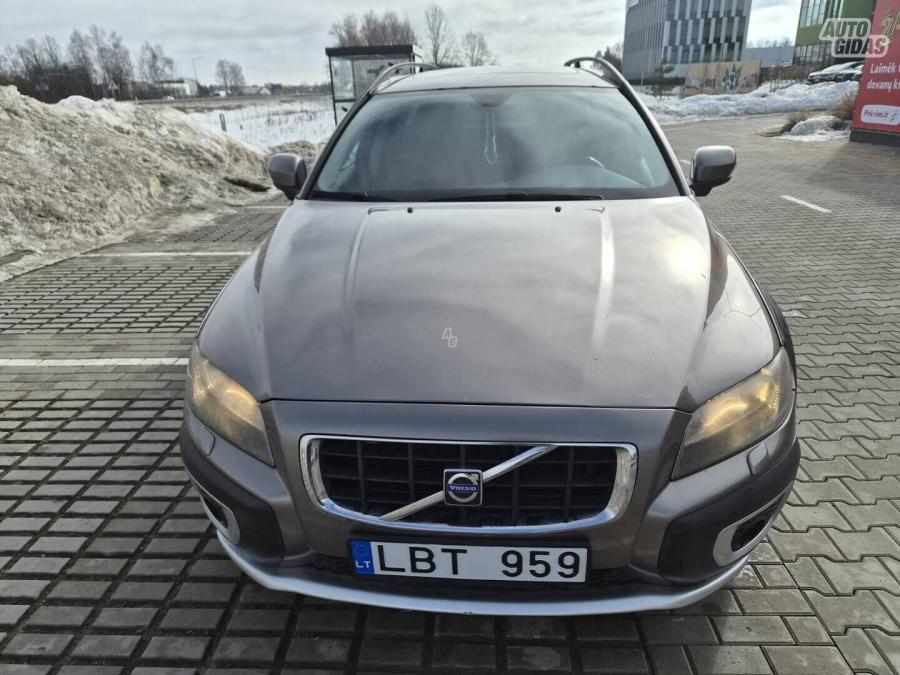 Brown Volvo XC70 2010 in Vilnius, with an engine capacity of 3.20 L and mileage of 341 thousand km for 5900 €, photo 4 on AUTOMOTO.COM.LV