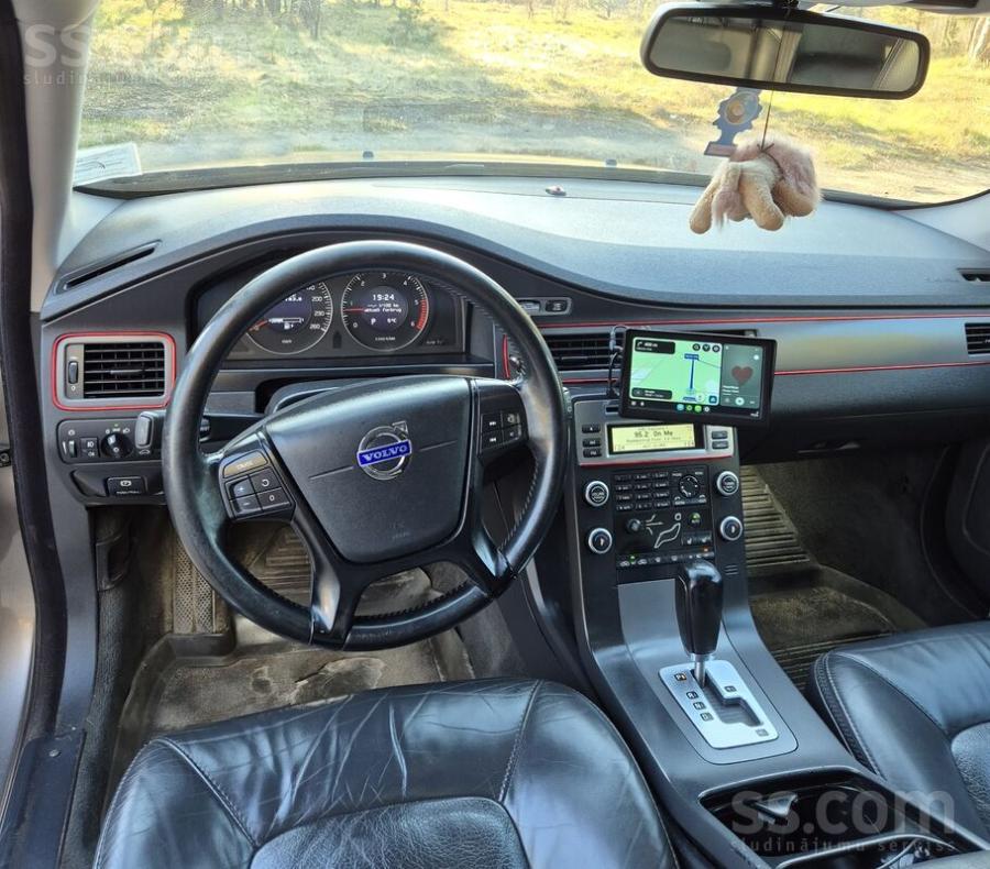 Brown Volvo XC70 2010 in Liepaja, with an engine capacity of 2.00 L and mileage of 378 thousand km for 6850 €, photo 8 on AUTOMOTO.COM.LV