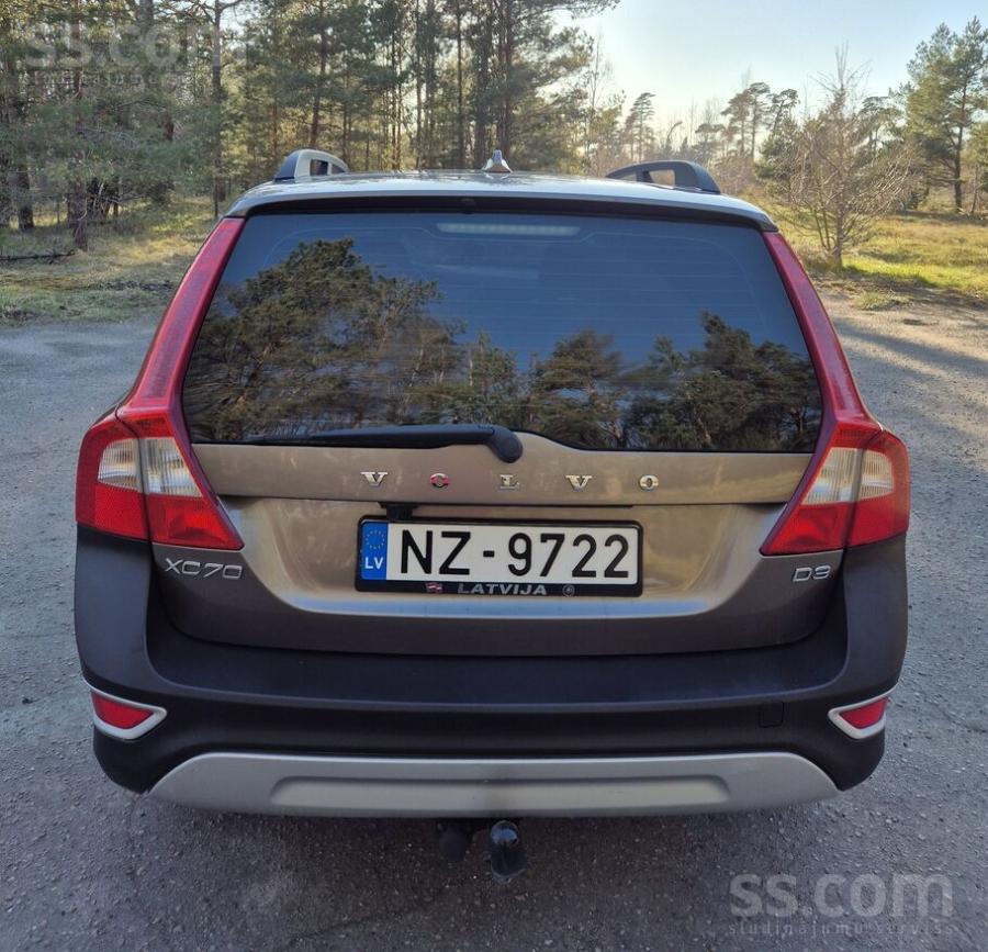 Brown Volvo XC70 2010 in Liepaja, with an engine capacity of 2.00 L and mileage of 378 thousand km for 6850 €, photo 13 on AUTOMOTO.COM.LV