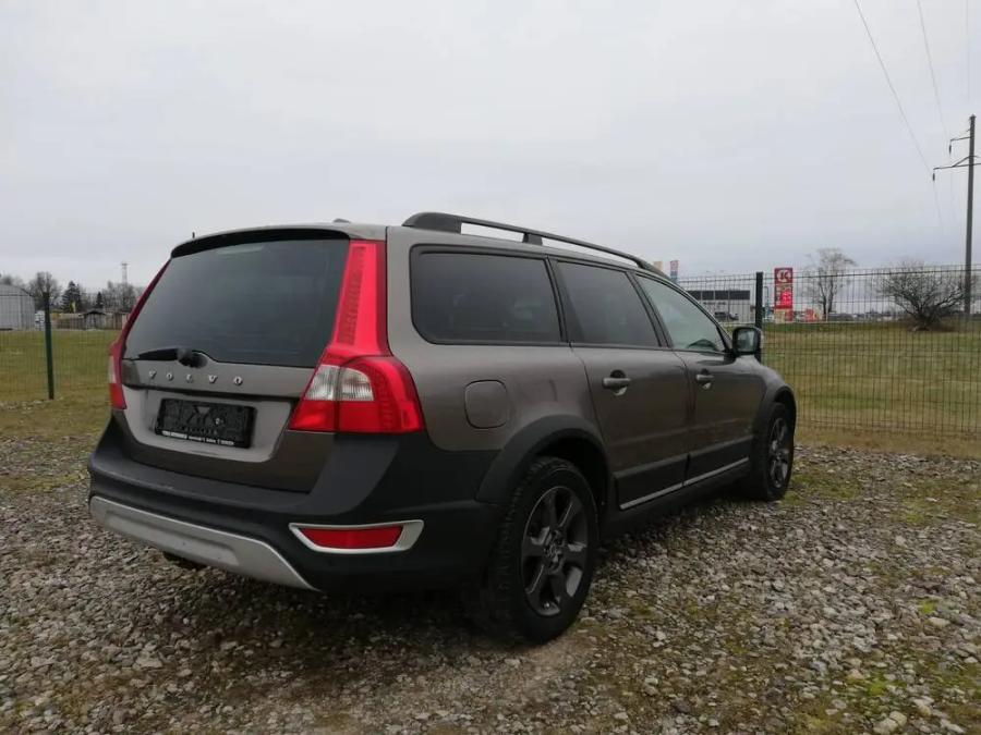 Brown Volvo XC70 2010 in Saldus, with an engine capacity of 2.40 L and mileage of 310 thousand km for 7300 €, photo 3 on AUTOMOTO.COM.LV