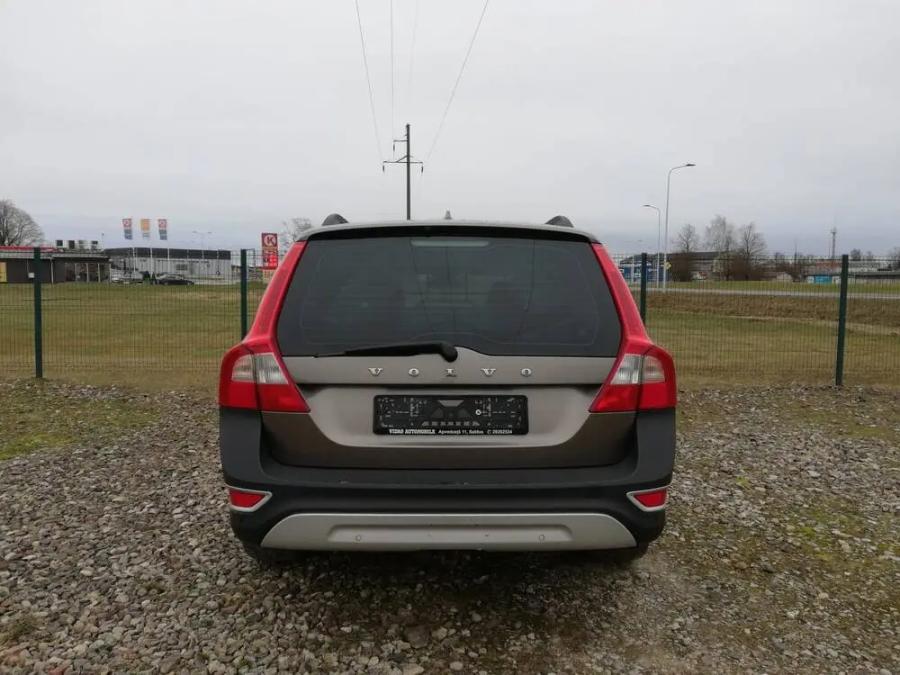 Brown Volvo XC70 2010 in Saldus, with an engine capacity of 2.40 L and mileage of 310 thousand km for 7300 €, photo 7 on AUTOMOTO.COM.LV