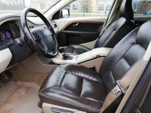 Brown Volvo XC70 2010 in Saldus, with an engine capacity of 2.40 L and mileage of 310 thousand km for 7300 €, photo 8 on AUTOMOTO.COM.LV