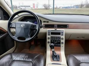 Brown Volvo XC70 2010 in Saldus, with an engine capacity of 2.40 L and mileage of 310 thousand km for 7300 €, photo 9 on AUTOMOTO.COM.LV