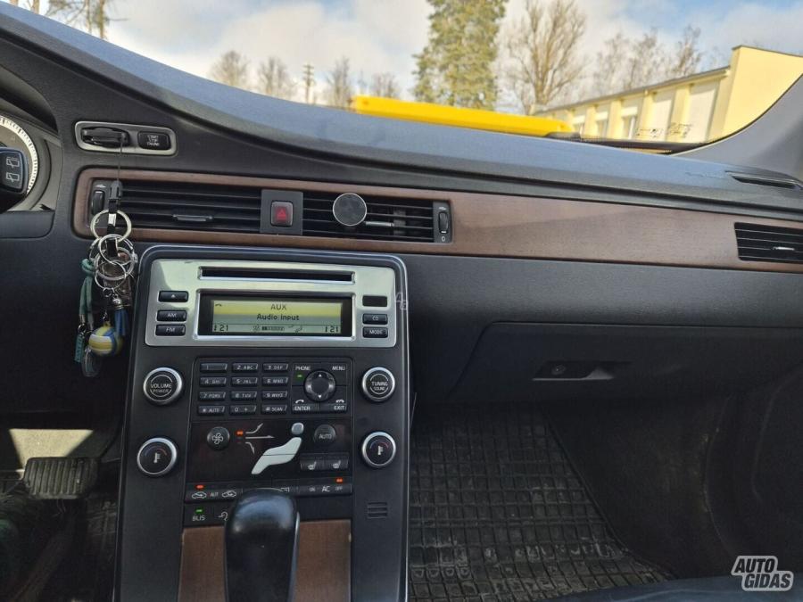 Brūns Volvo XC70 2010 Viļņa, ar dzinēja tilpumu 3.20 L un nobraukumu 341 tūkst. km par 5300 €, foto 12 vietnē AUTOMOTO.COM.LV