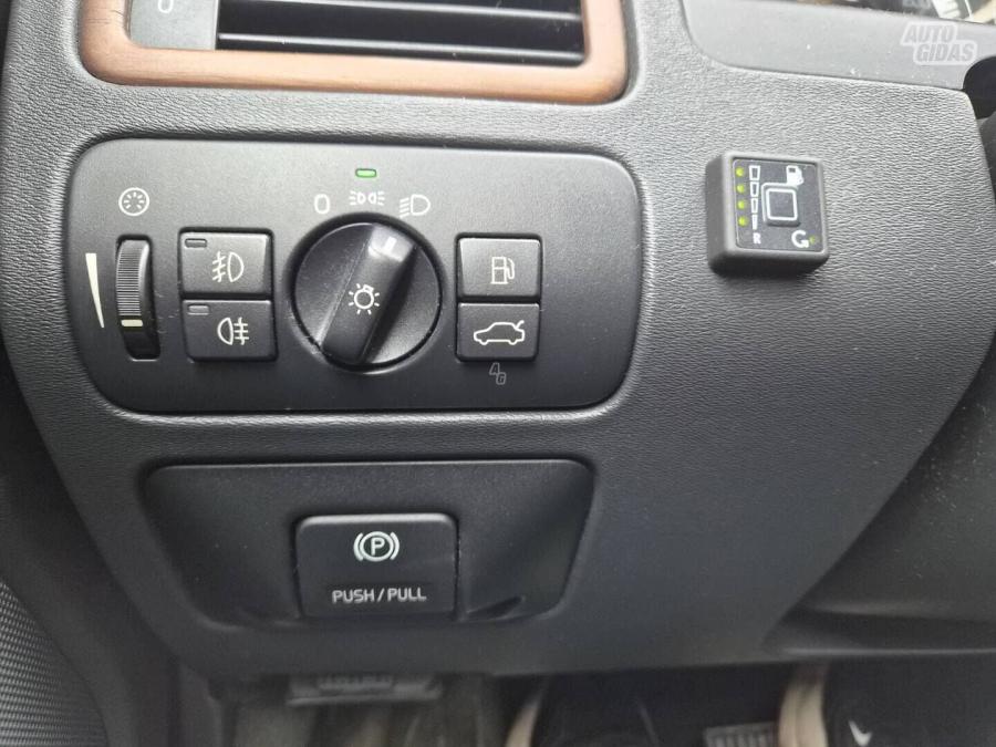Brūns Volvo XC70 2010 Viļņa, ar dzinēja tilpumu 3.20 L un nobraukumu 341 tūkst. km par 5300 €, foto 18 vietnē AUTOMOTO.COM.LV