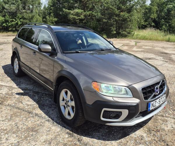Brown Volvo XC70 2010 in Liepaja, with an engine capacity of 2.00 L and mileage of 380 thousand km for 6650 €, photo 2 on AUTOMOTO.COM.LV