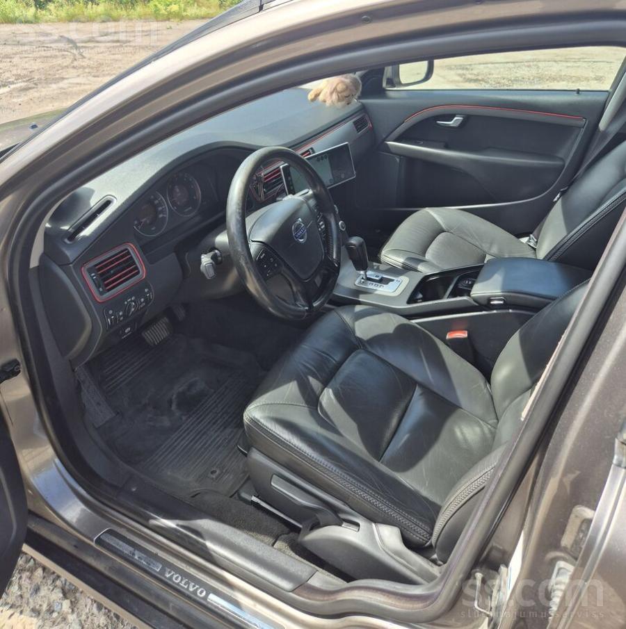 Brūns Volvo XC70 2010 Liepāja, ar dzinēja tilpumu 2.00 L un nobraukumu 380 tūkst. km par 6650 €, foto 7 vietnē AUTOMOTO.COM.LV
