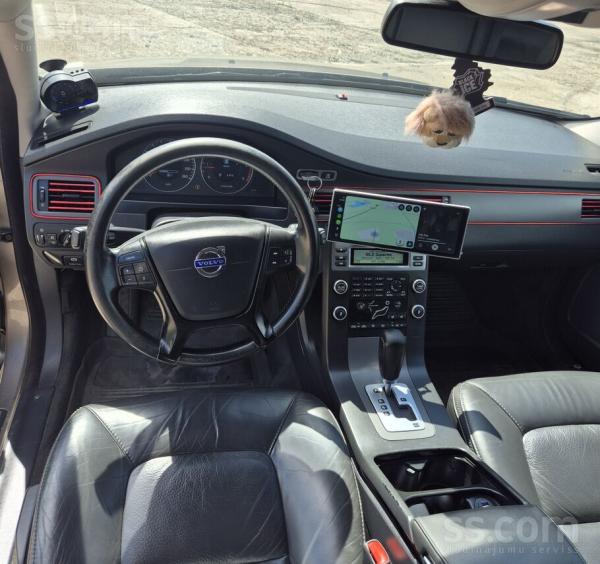 Brown Volvo XC70 2010 in Liepaja, with an engine capacity of 2.00 L and mileage of 380 thousand km for 6650 €, photo 7 on AUTOMOTO.COM.LV