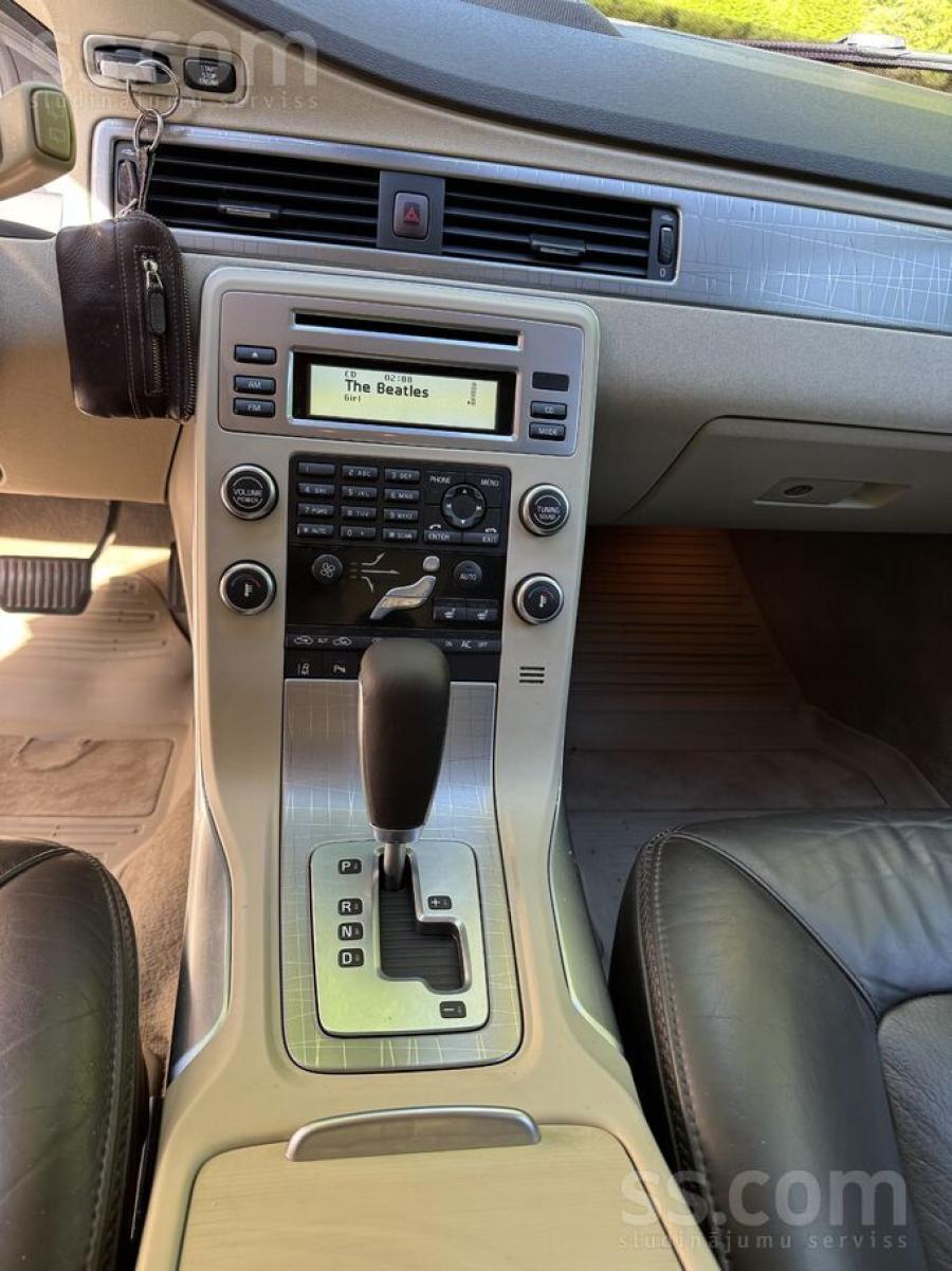 Brūns Volvo XC70 2010 Rīga, ar dzinēja tilpumu 2.40 L un nobraukumu 392 tūkst. km par 5800 €, foto 7 vietnē AUTOMOTO.COM.LV