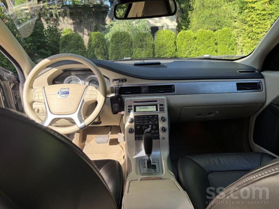 Brūns Volvo XC70 2010 Rīga, ar dzinēja tilpumu 2.40 L un nobraukumu 392 tūkst. km par 5800 €, foto 8 vietnē AUTOMOTO.COM.LV