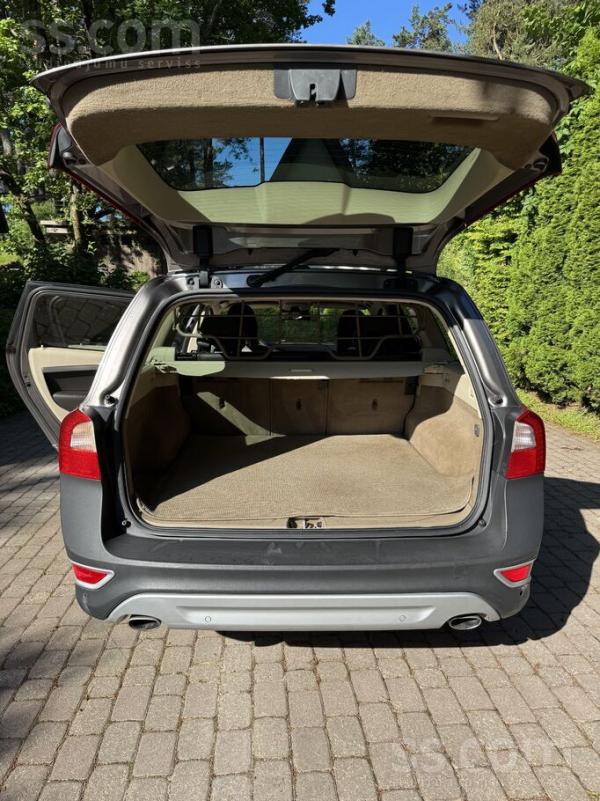 Brown Volvo XC70 2010 in Riga, with an engine capacity of 2.40 L and mileage of 392 thousand km for 5800 €, photo 8 on AUTOMOTO.COM.LV