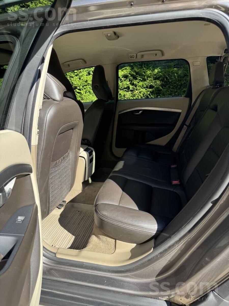 Brūns Volvo XC70 2010 Rīga, ar dzinēja tilpumu 2.40 L un nobraukumu 392 tūkst. km par 5800 €, foto 11 vietnē AUTOMOTO.COM.LV