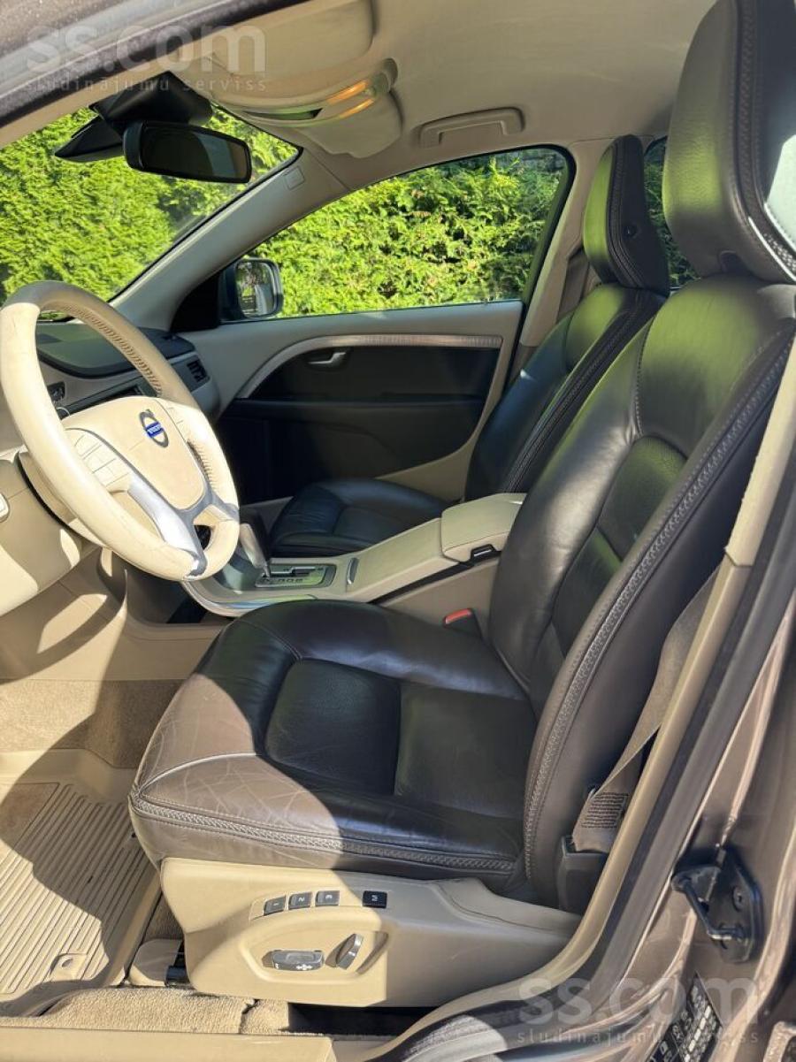 Brūns Volvo XC70 2010 Rīga, ar dzinēja tilpumu 2.40 L un nobraukumu 392 tūkst. km par 5800 €, foto 13 vietnē AUTOMOTO.COM.LV