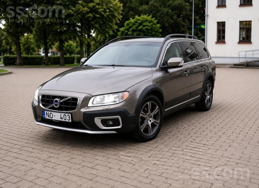 Brown Volvo XC70 2010 in Jelgava, with an engine capacity of 2.00 L and mileage of 412 thousand km for 5300 €, photo 1 on AUTOMOTO.COM.LV