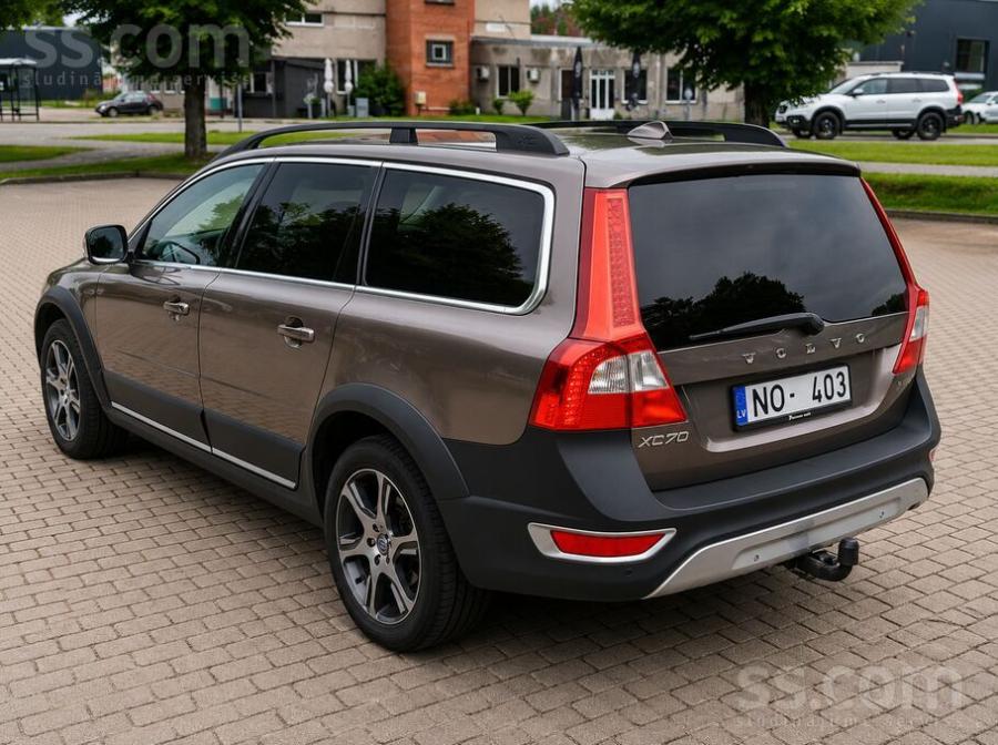 Brown Volvo XC70 2010 in Jelgava, with an engine capacity of 2.00 L and mileage of 412 thousand km for 5300 €, photo 5 on AUTOMOTO.COM.LV