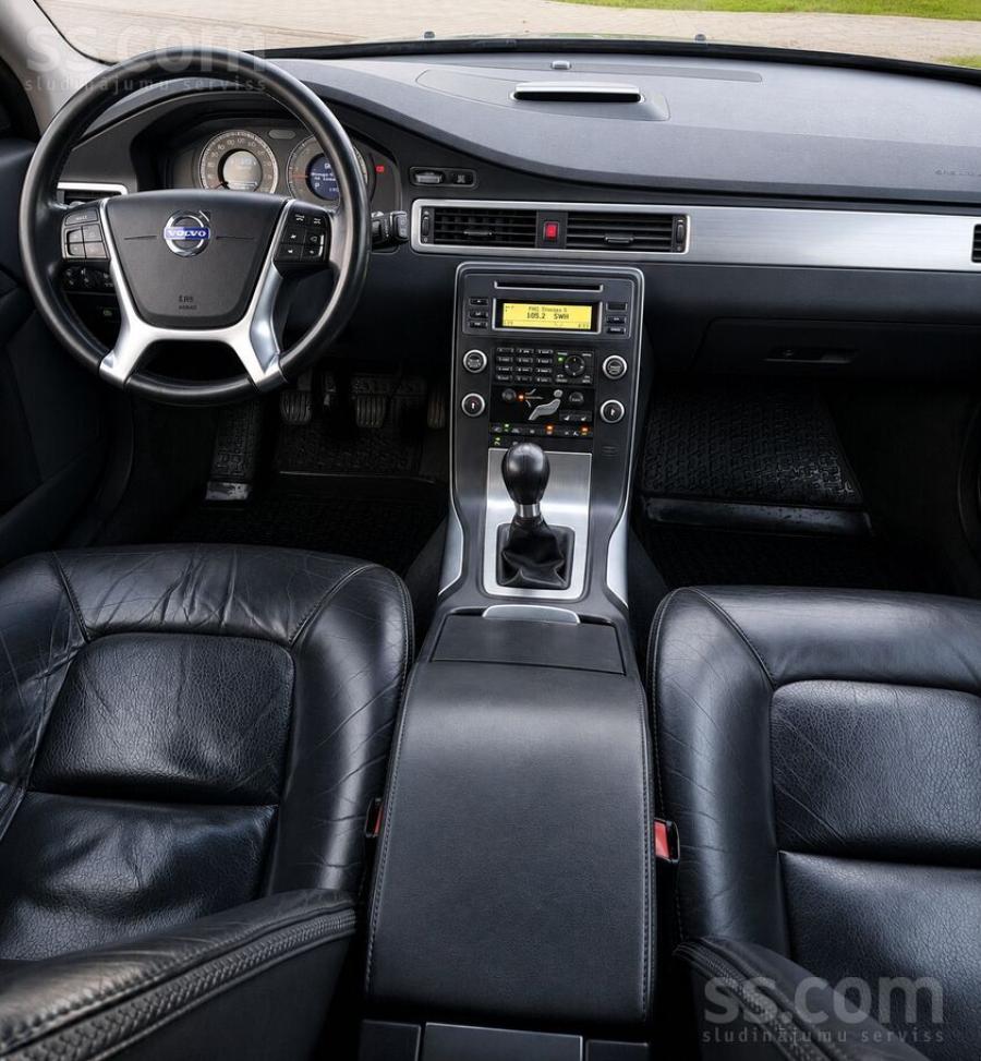 Brown Volvo XC70 2010 in Jelgava, with an engine capacity of 2.00 L and mileage of 412 thousand km for 5300 €, photo 8 on AUTOMOTO.COM.LV