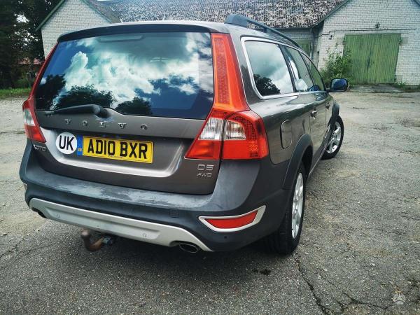 Brown Volvo XC70 2010 in Raseiniai, with an engine capacity of 2.40 L and mileage of 151 thousand km for 3090 €, photo 3 on AUTOMOTO.COM.LV
